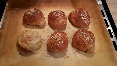 Schnelle Quarkbrötchen mit Sesam