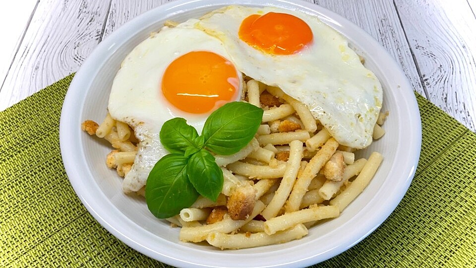 Nudeln mit Zwieback und Spiegelei von mirik02