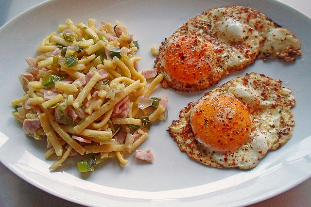 Nudeln mit Zwieback und Spiegelei von mirik02