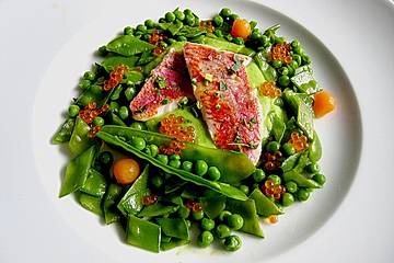 Rotbarbenfilets auf einer Erbsenvariation von schrat| Chefkoch