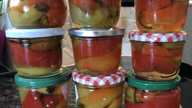 Süßsauer eingelegte Pfefferoni oder Peperoni von blunzen