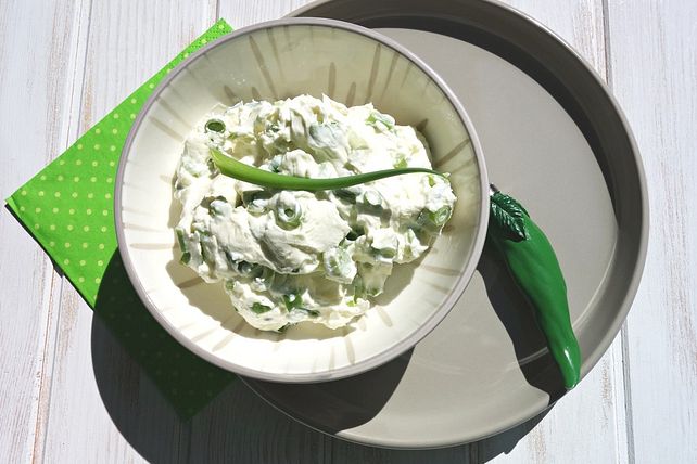 Dip mit Schmand, Creme fraiche, Frischkäse und Lauchzwiebeln von ...
