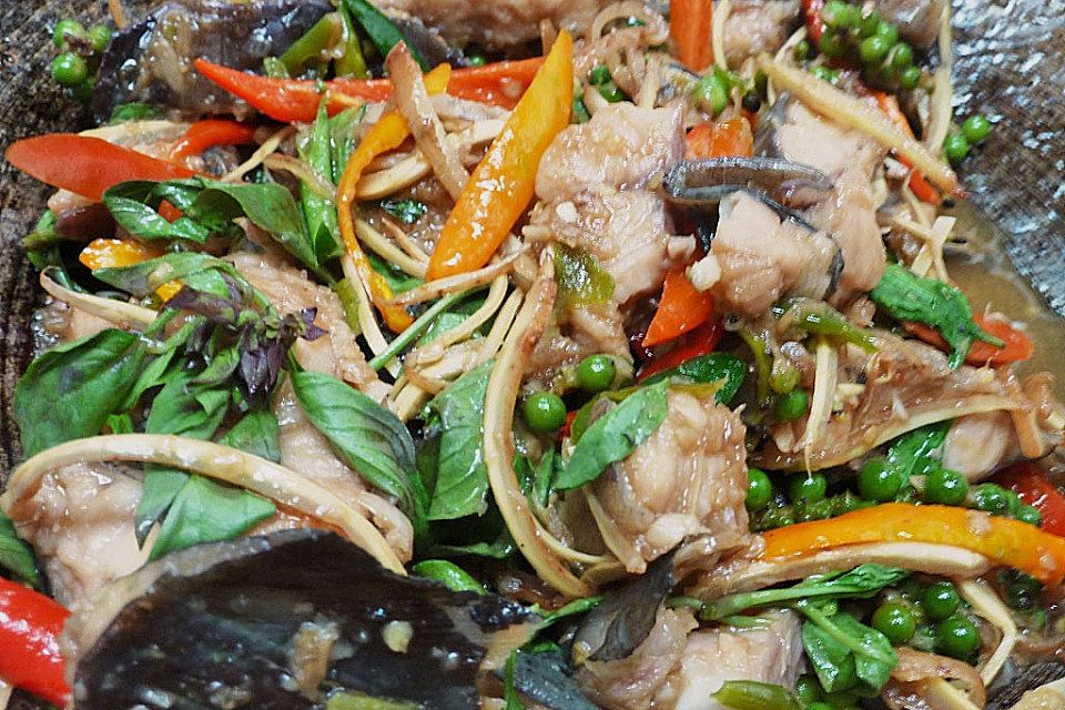 Pad Cha mit verschiedenen Meeresfrüchten oder Fisch von Dorry