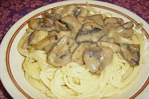 Spaghetti mit Puten - Champignon Ragout von miss-emily-erdbeer