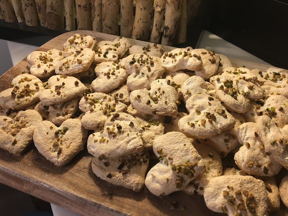 Plätzchen mit Pistazienhaube von Tombstone5| Chefkoch