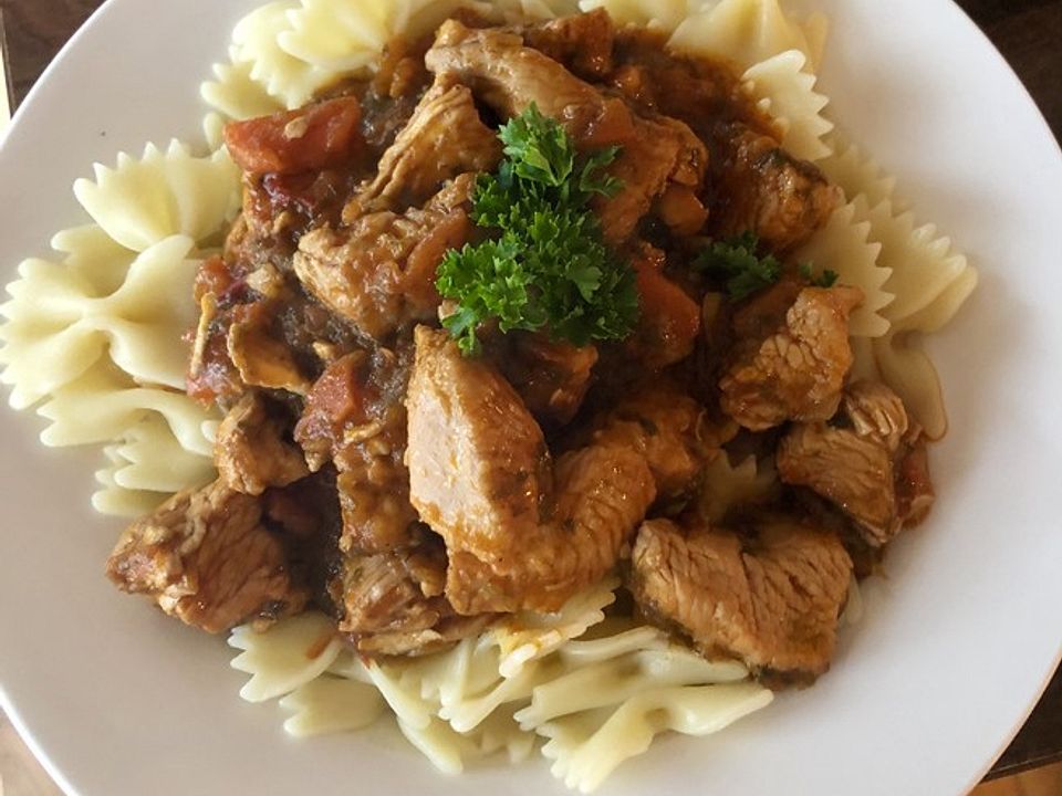 Putengulasch, herzhaft mit Zwiebeln von Kaffeeluder | Chefkoch