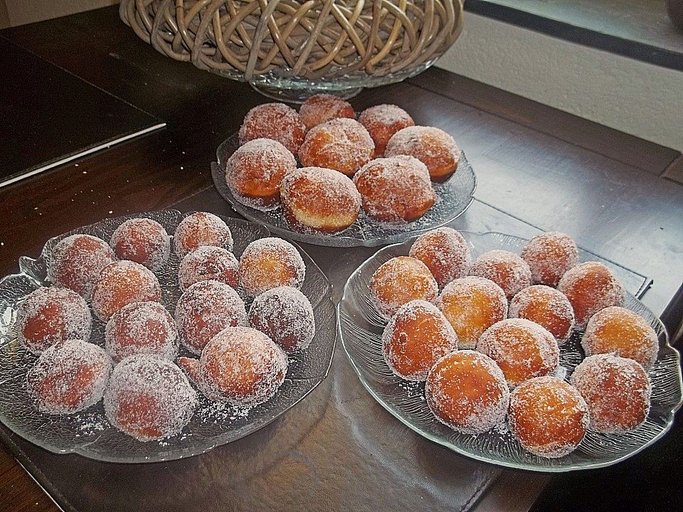 Berliner in Miniform von Kaffeeluder| Chefkoch