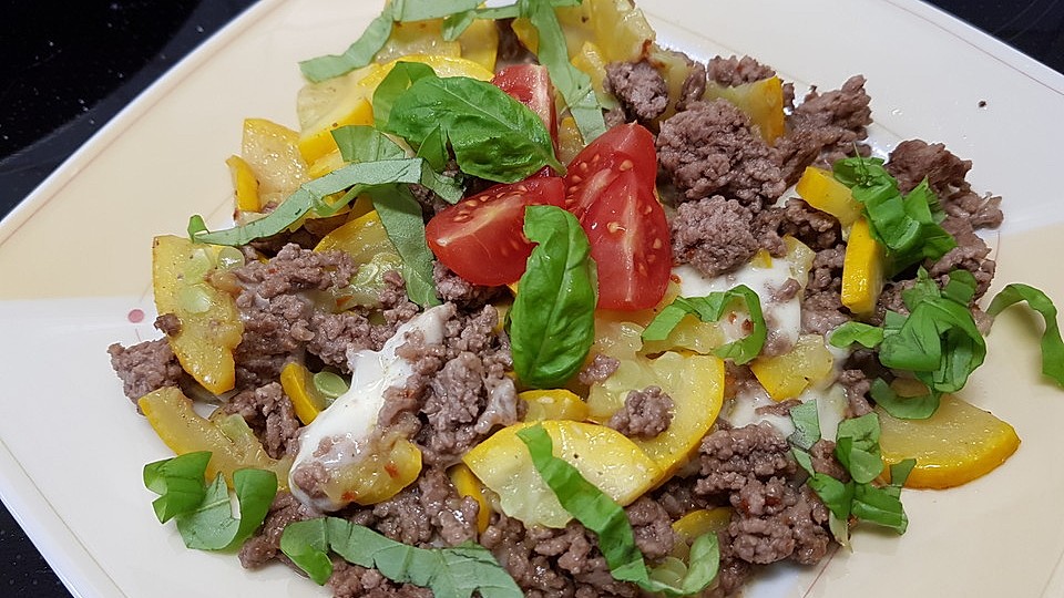 Hackfleisch-Zucchini-Pfanne mit Mozzarella von chrissssi