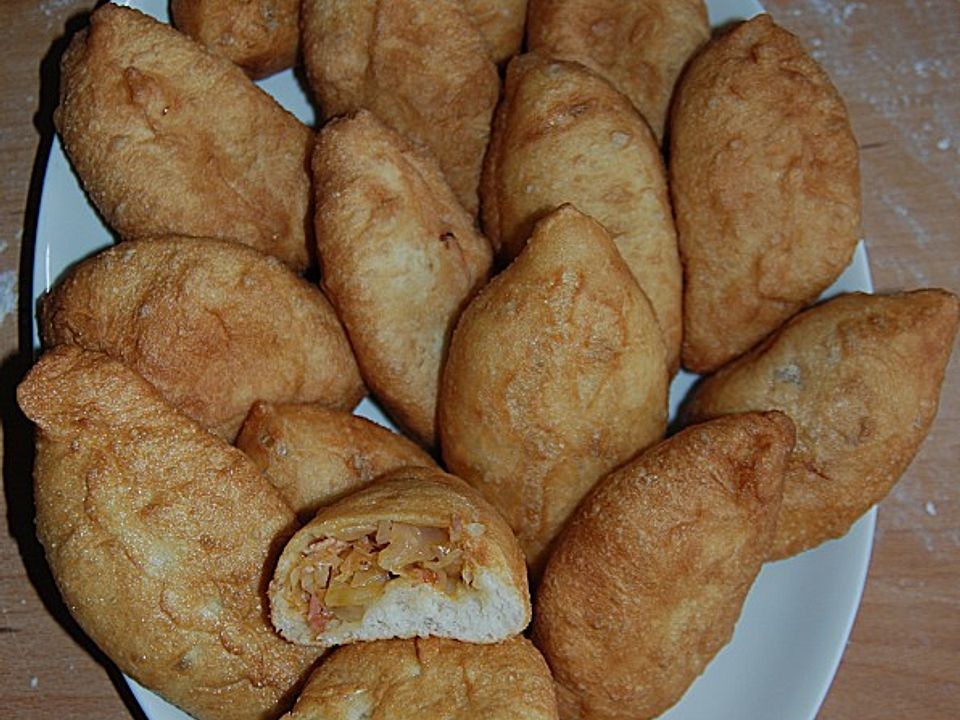 Russische Piraschki mit zwei verschiedenen Füllungen von playtina| Chefkoch