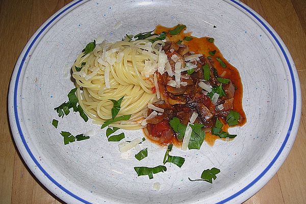 Pasta mit Tomaten-Champignon-Sauce von Liesbeth | Chefkoch