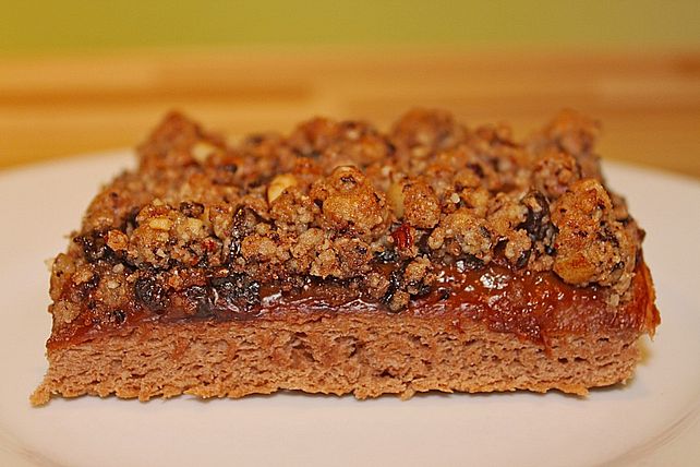 Schokoladiger Karamell-Kaffee Hefekuchen mit Nussstreuseln vom Blech ...