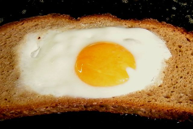Brotschnitte mit Ei von juliamonique