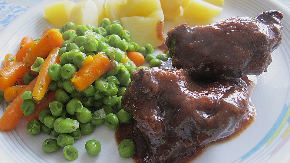 Rinderbacke in Rotwein geschmort von Monika