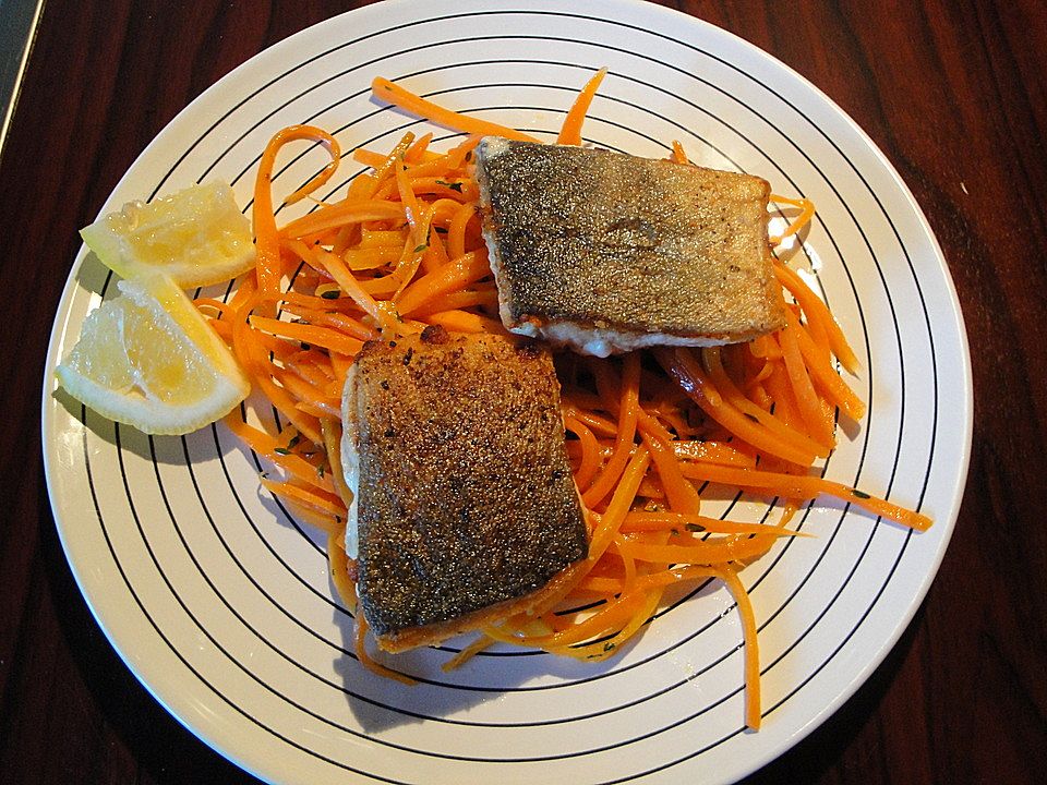 Bachsaibling auf Möhrenstreifen von Gummiadler| Chefkoch