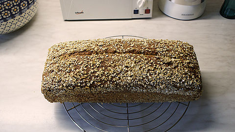 Körniges Dinkel-Möhren-Brot von Backmouse