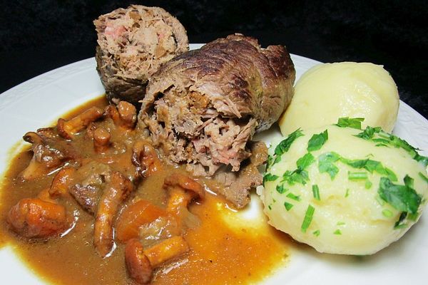 Rinderrouladen mit Kalbsbrät und Pfifferlingen von Betty4862 | Chefkoch