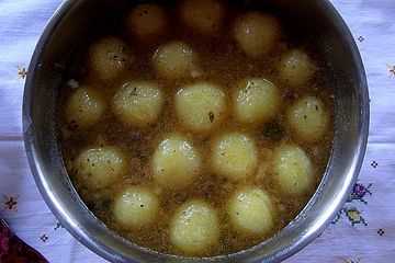 Grüne Klöße in Wurstsuppe von Rucksack| Chefkoch