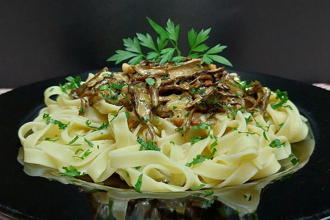Tagliatelle mit getrockneten Pilzen von Delphina77| Chefkoch