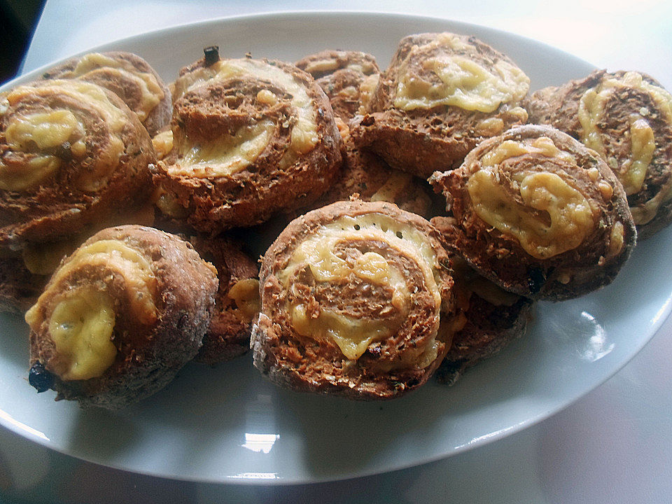 Käseschnecken mit Trockentomaten - ergibt ca. 16 Stück von movostu ... Käseschnecken mit Trockentomaten - ergibt ca. 16 Stück von movostu ...