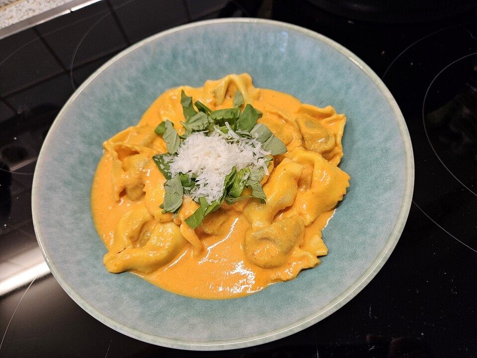 Tortellini oder Ravioli an Paprikarahmsauce von heifin| Chefkoch