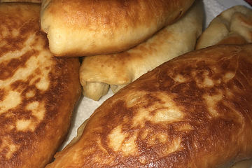 Russische Piraschki von Alir| Chefkoch