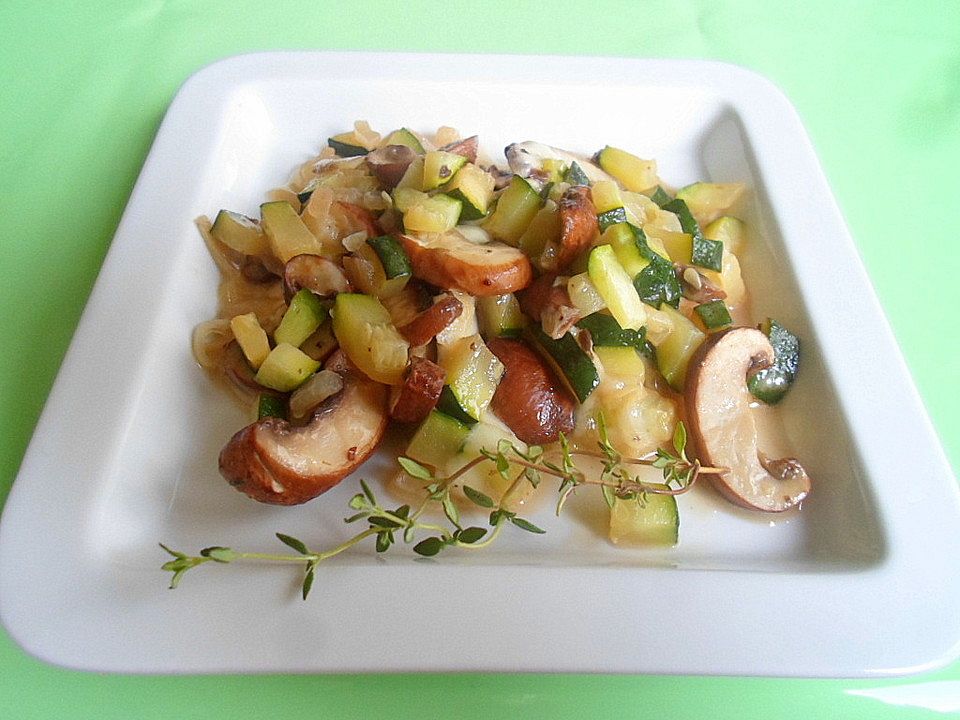 Zucchini-Champignons in Mozzarella-Sojasahnesauce von MissLexi | Chefkoch