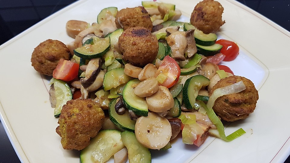 Zucchini-Champignons in Mozzarella-Sojasahnesauce von MissLexi