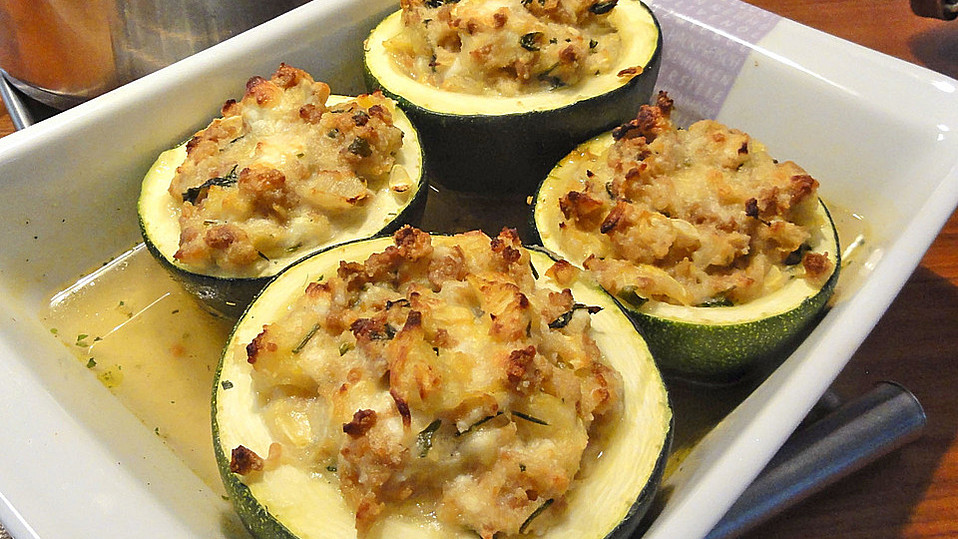 Rondini oder Zucchini mit würziger Fetafüllung von Cha-Cha