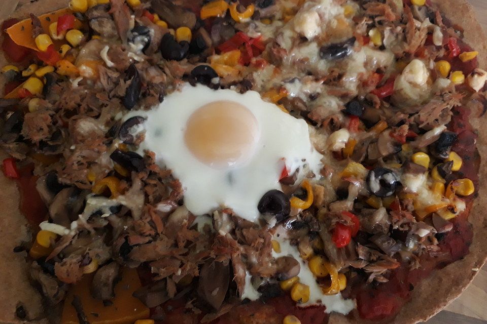 Pizza mit Spiegelei von sylviahochscheid