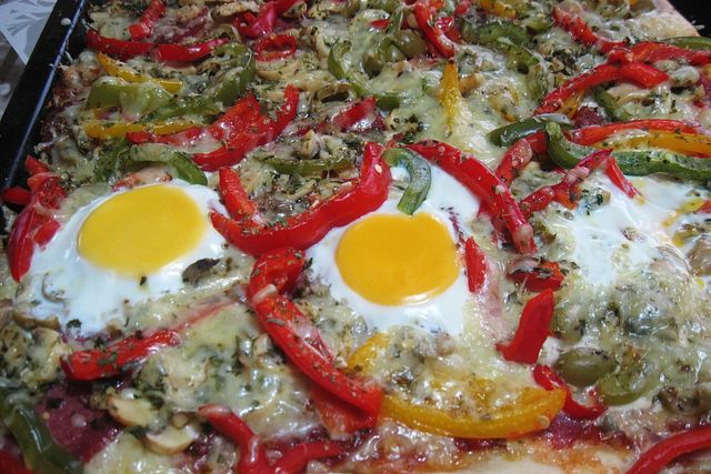 Pizza mit Spiegelei von sylviahochscheid
