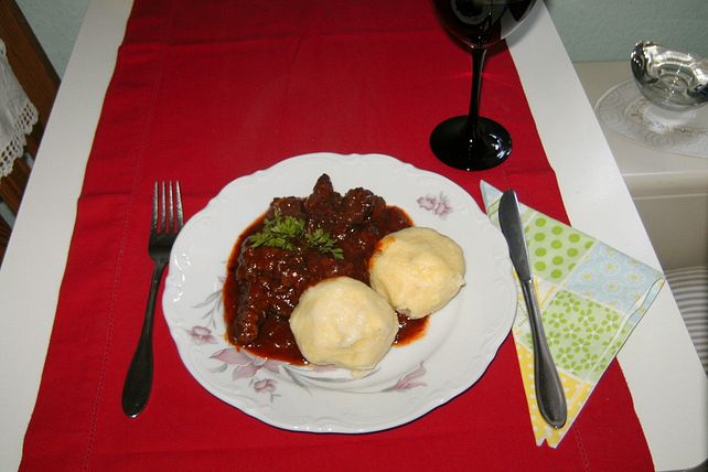Gulasch mit Rotwein von BineBlaubär| Chefkoch