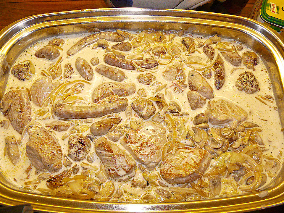 Ofenragout mit Schweinefilet, Rostbratwürstchen und Hackbällchen von ...