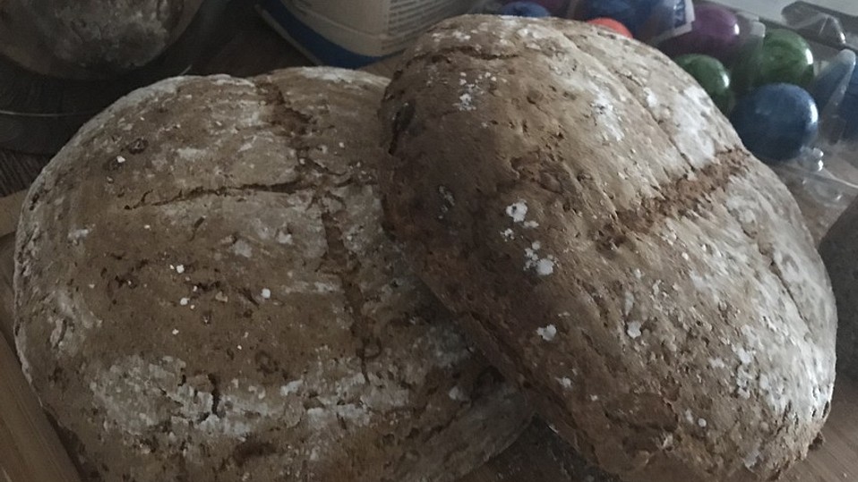 Großes Roggen-Dinkel-Mischbrot mit Sauerteig und Vollkorn von finchen999