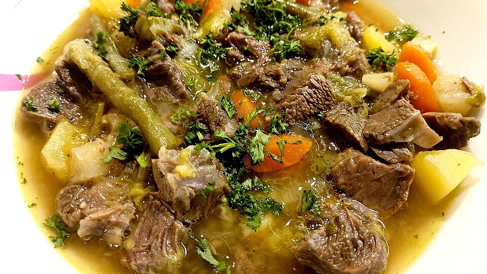 Kräftige Rindersuppe mit viel Gemüse von downhillcat| Chefkoch