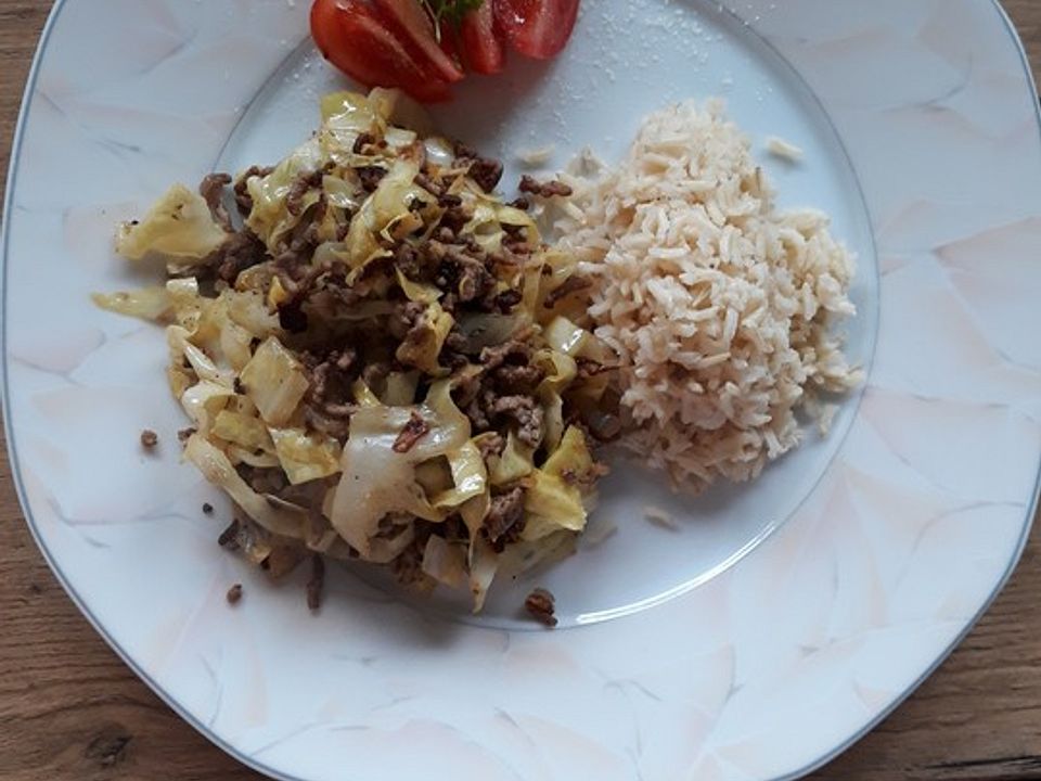 Wärmendes Ingwer-Rinderhack-Weißkohl-Gericht von binis| Chefkoch