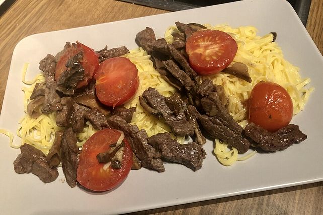 Tagliatelle mit Rinderfiletspitzen und Steinpilzen von Guendolena| Chefkoch