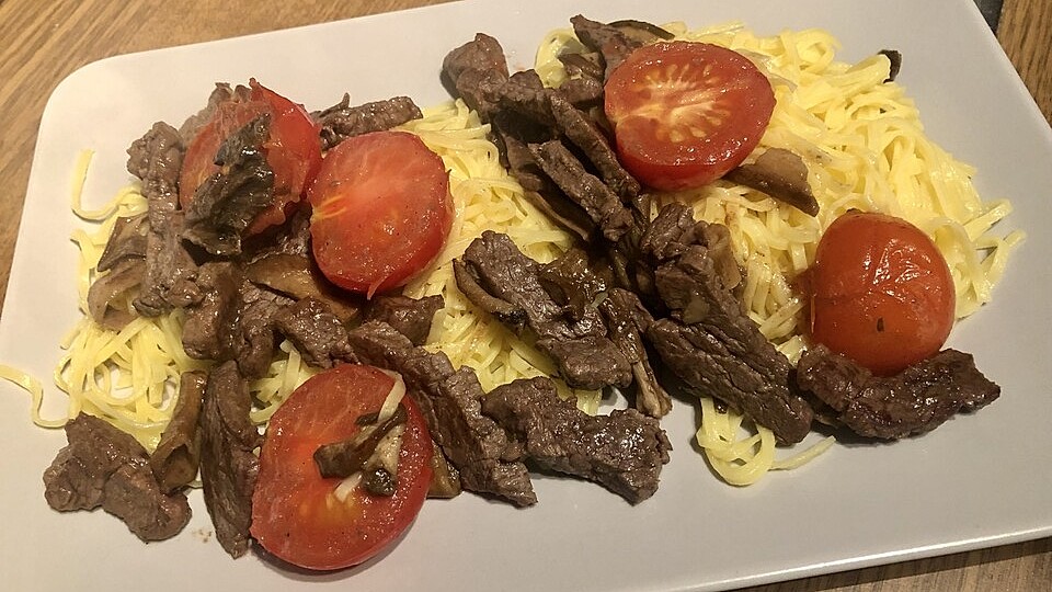 Tagliatelle mit Rinderfiletspitzen und Steinpilzen von Guendolena| Chefkoch