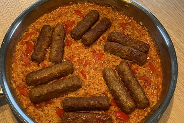 Cevapcici-Pfanne mit Reis und Gemüse in Paprika-Sauce von Kathy92| Chefkoch