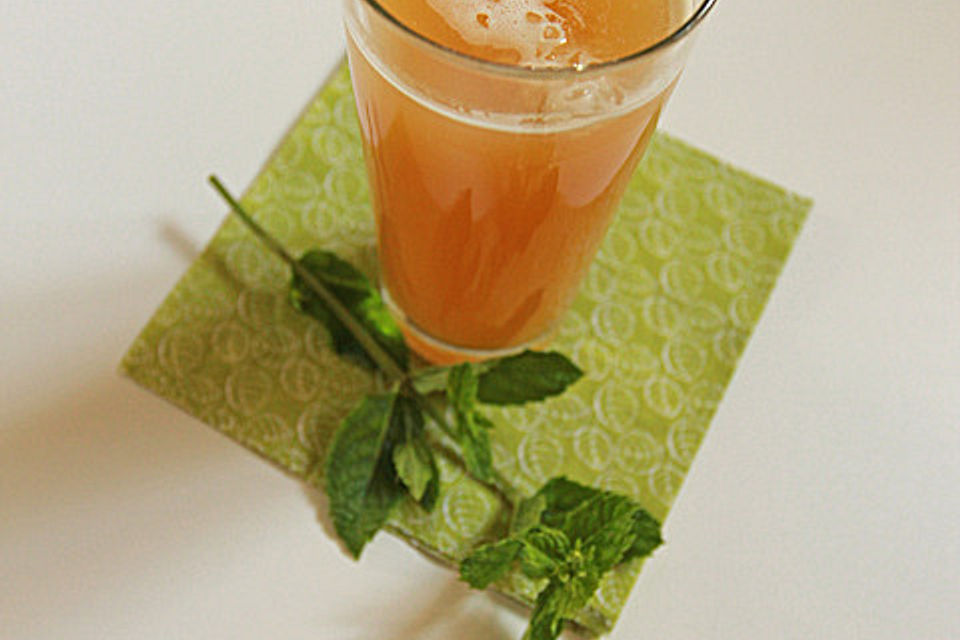 Alkoholfreier Bier-Cocktail mit Ananas und Kokossirup von chefkoch