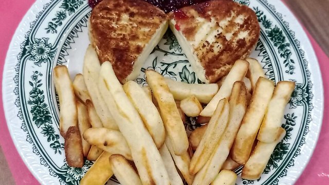 Selbstgemachter Backcamembert von Rezeptbuchle
