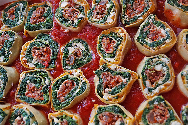 Pasta-Involtini in würziger Tomatensauce von Maggie_01| Chefkoch