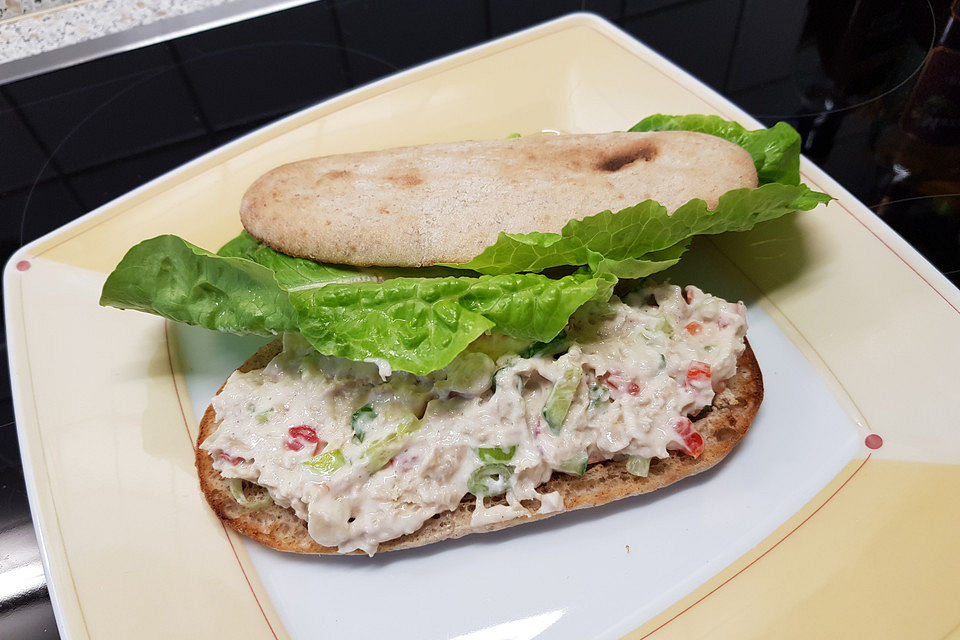 Thunfischaufstrich mit Gewürzgurke und Paprika von bahgira