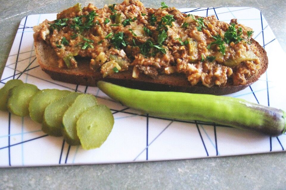 Thunfischaufstrich mit Gewürzgurke und Paprika von bahgira