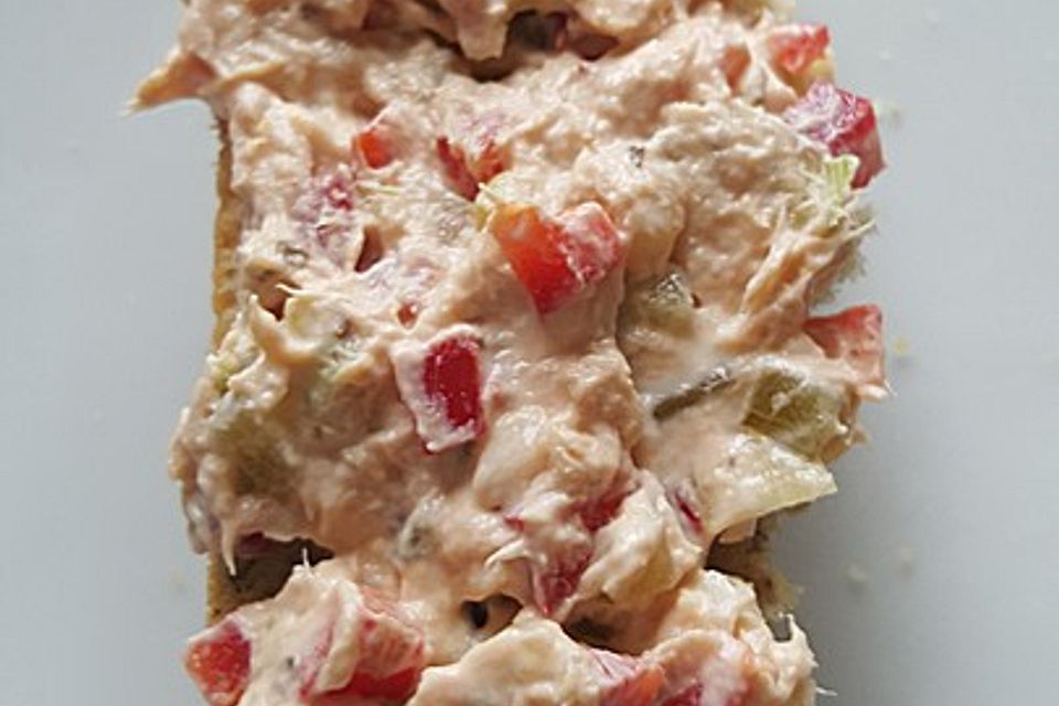 Thunfischaufstrich mit Gewürzgurke und Paprika von bahgira