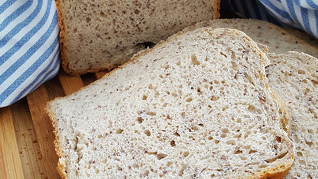 Kefir-Dinkel-Roggen-Brot mit Leinsamen und Sauerteig aus dem Brotbackautomat von Kayenta1981