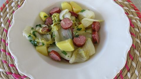 Chinakohl-Kartoffel-Eintopf mit Debrecziner Würstel von Samyka