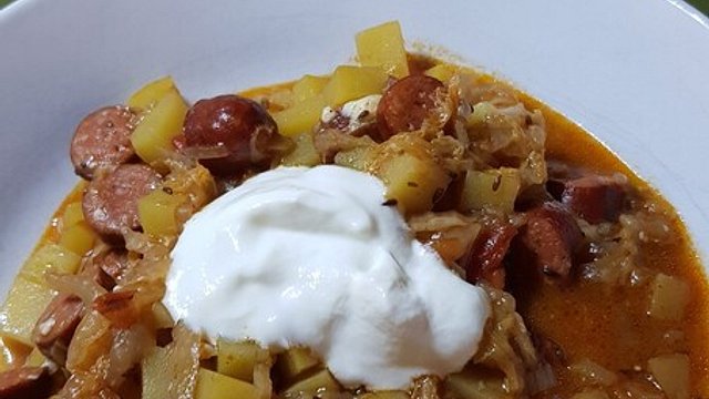 Chinakohl-Kartoffel-Eintopf mit Debrecziner Würstel von Samyka