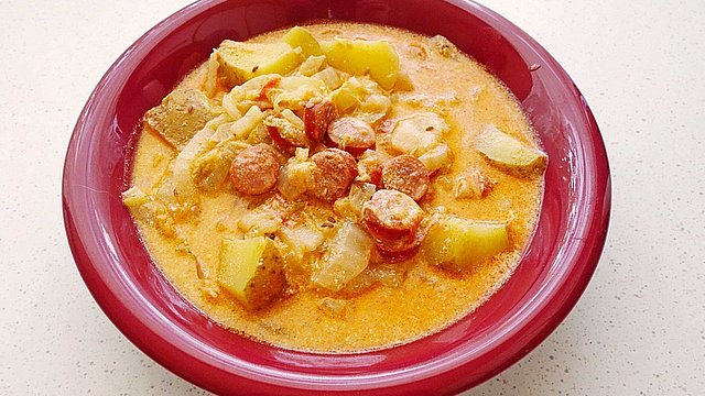 Chinakohl-Kartoffel-Eintopf mit Debrecziner Würstel von Samyka