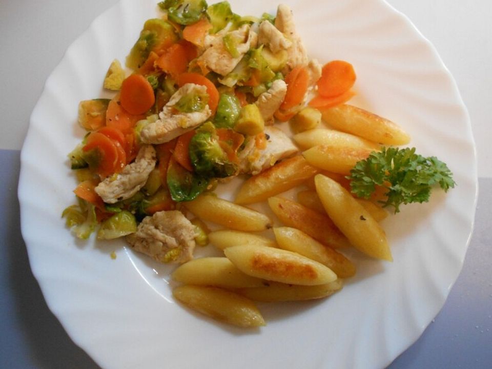 Rosenkohlpfanne mit Putenbrust von Kiraja| Chefkoch