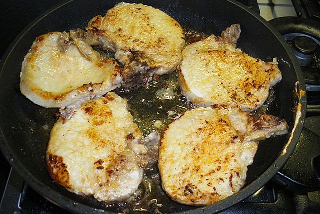 Koteletts in Paprika - Zwiebel Sauce von redmoon